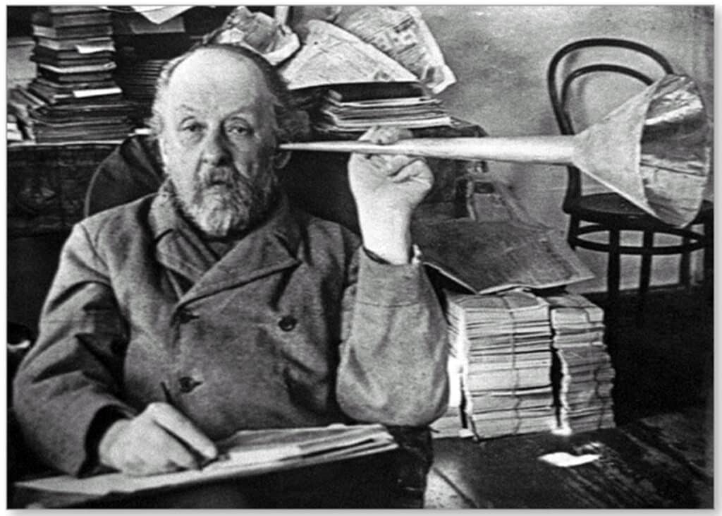 Learn About the History of Hearing Aids - The MED-EL Blog