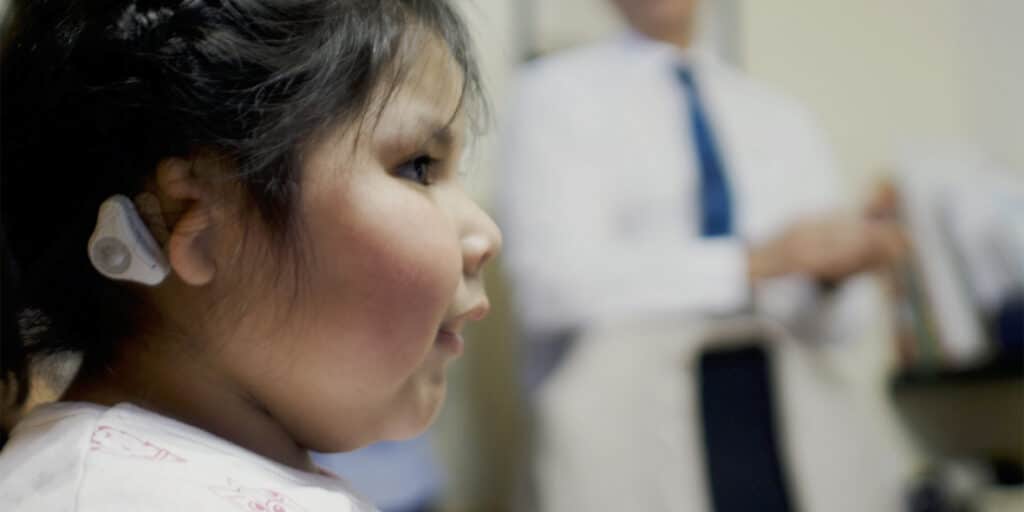 Bagaimana ADHEAR Membantu Anak dengan Kondisi Telinga Mikrotia