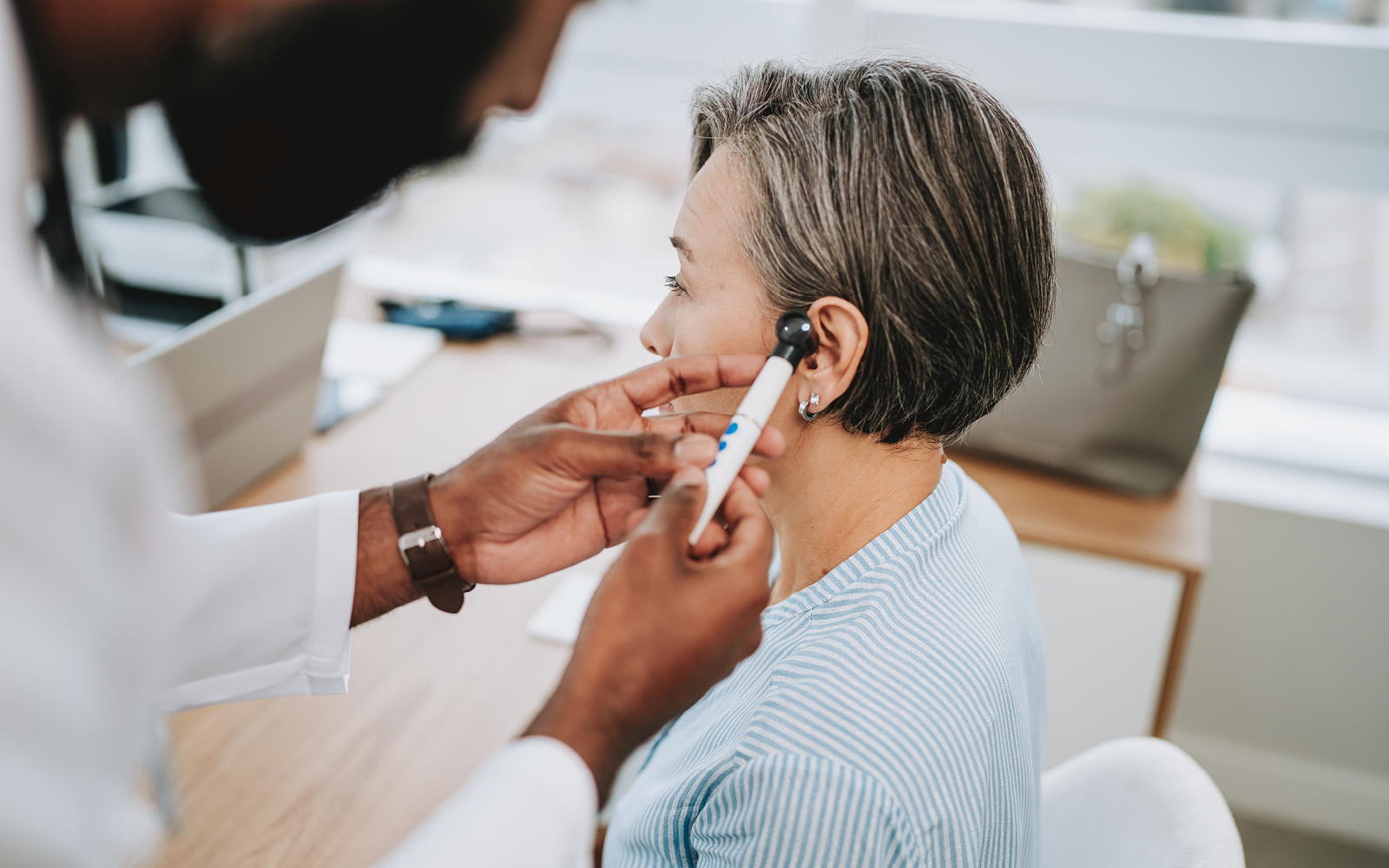 Hearing Loss Symptoms: Early Signs, Types, & When to Seek Help